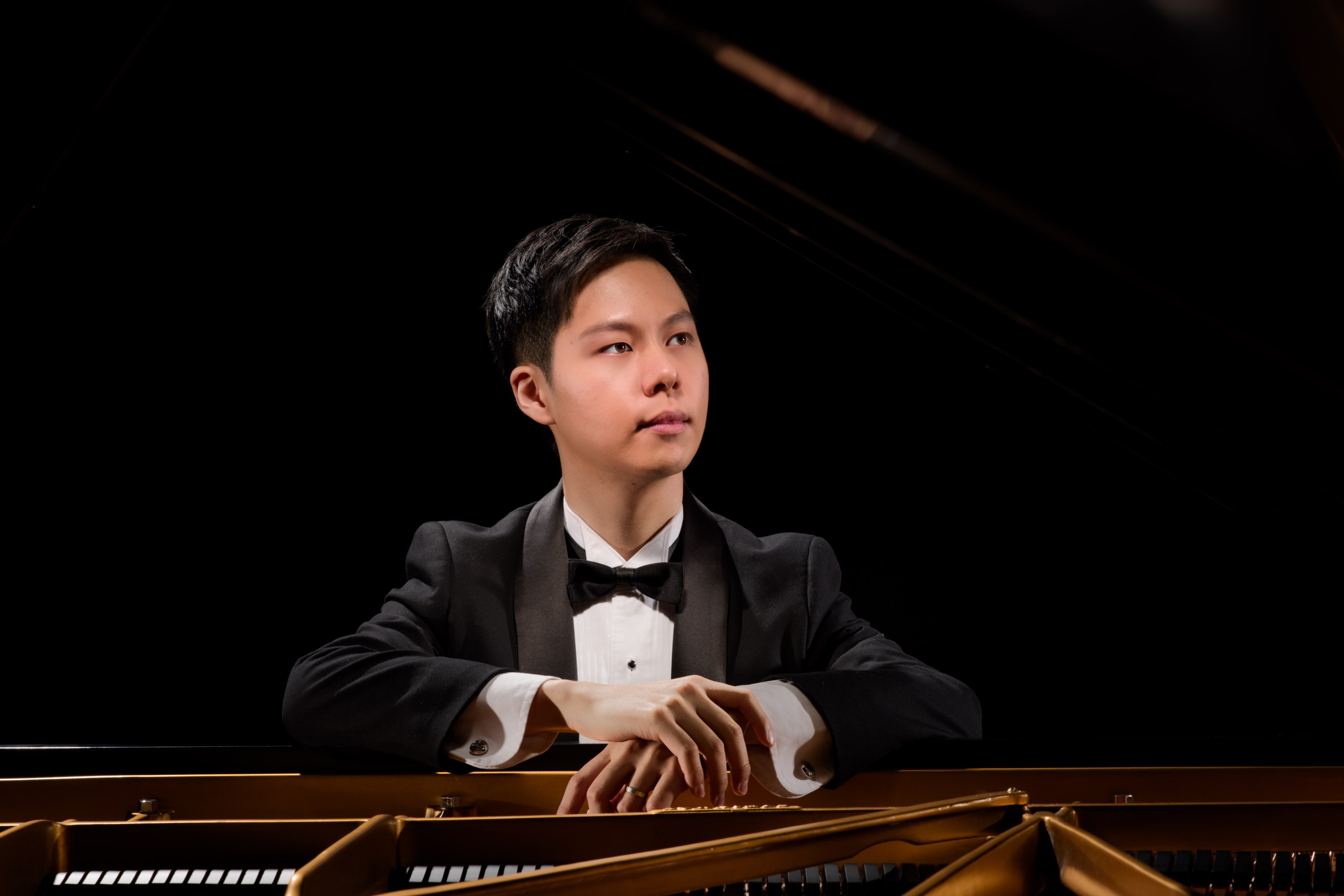 Biography - Han Chen Pianist | Musical Journey, Awards & Achievements ...